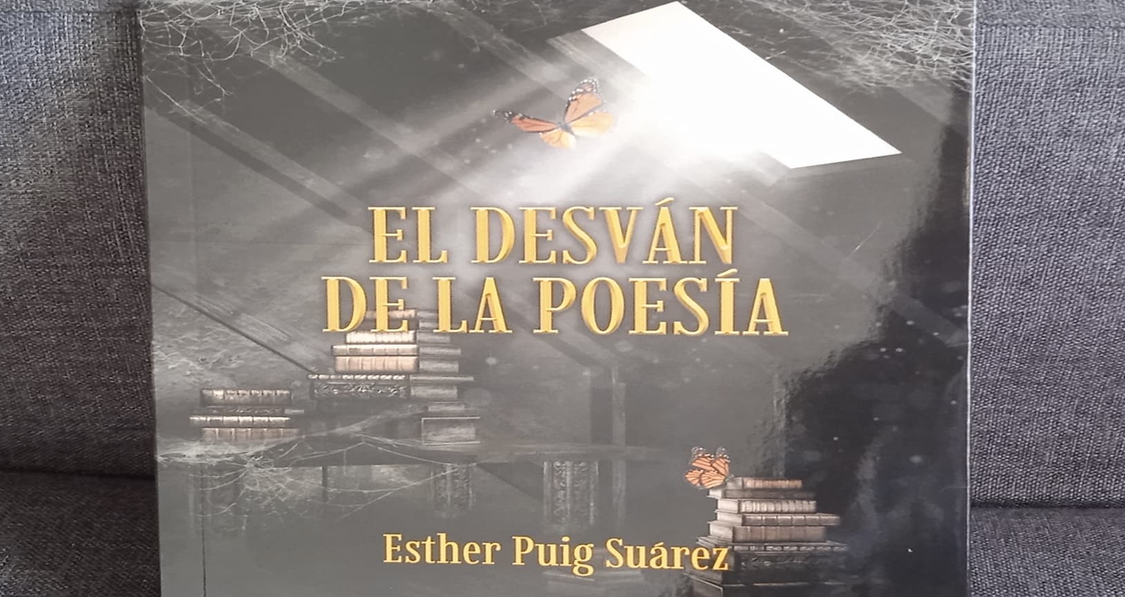 Presentació de llibre - "El desván de la poesia" | Oliva Equipo Vermut ...